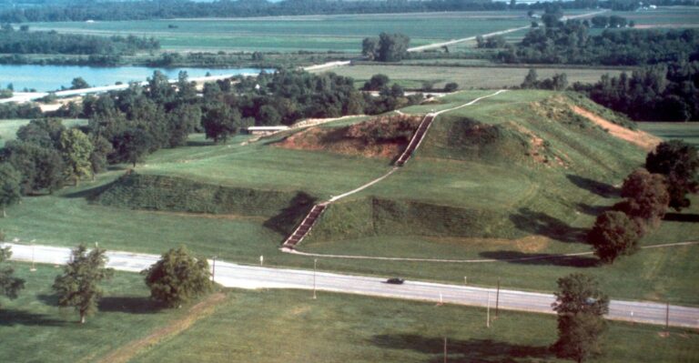 Prehistoric Mega Structure Discovered in Montana Could Be The Oldest In ...